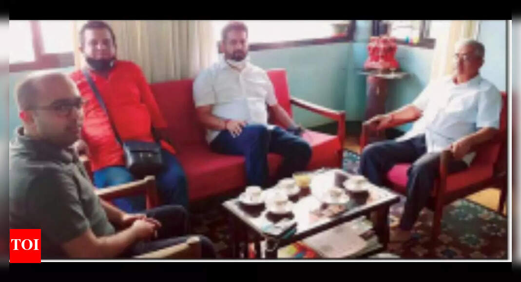 Utpal Parrikar pays father’s mentor Subhash Velingkar a visit, seeks ...