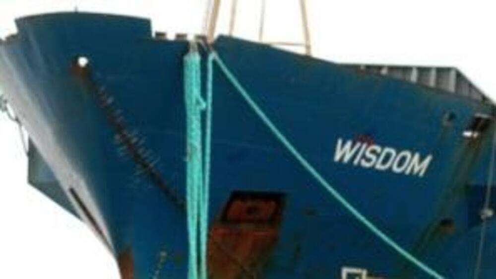 Cargo ship 'Wisdom' attracts crowds | The Times of India