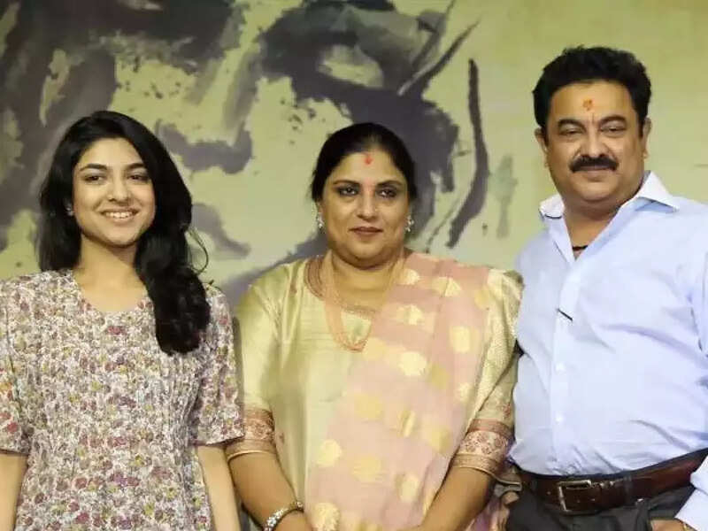 Actress Sripriya and producer Rajkumar's daughter Sneha to wed banker ...
