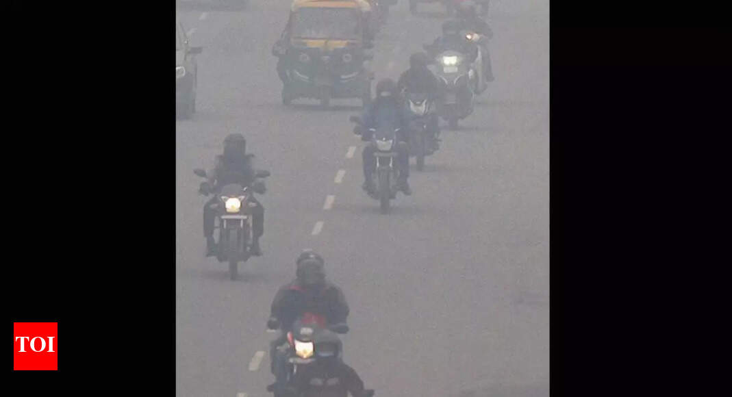 ‘Most intense fog of season’ delays 50 flights in Delhi | Delhi News ...