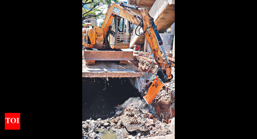Irrigation Dept Begins Work To Clear Mullassery Canal | Kochi News ...