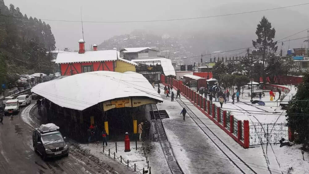 Photos: Tourists throng Darjeeling amid heavy snowfall | The Times of India