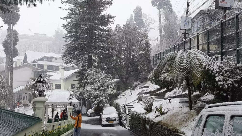 Photos: Tourists throng Darjeeling amid heavy snowfall | The Times of India