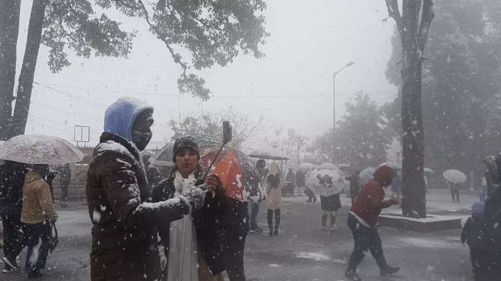 Photos: Tourists throng Darjeeling amid heavy snowfall | The Times of India