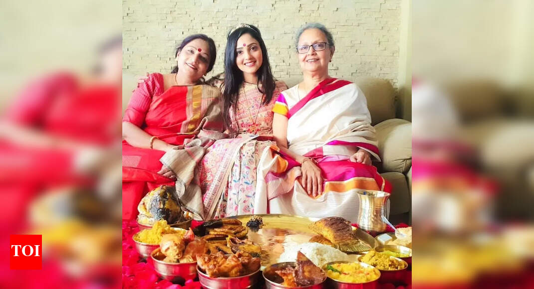 Soon-to-be-married Sreetama Roychowdhury enjoys ‘Aaiburobhat’ - Times ...