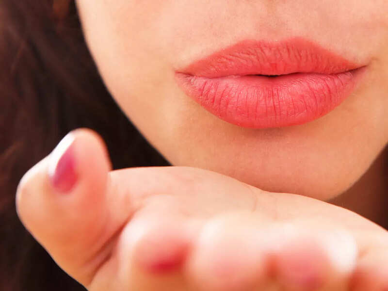 How to make cheeks and lip tints at home - Times of India