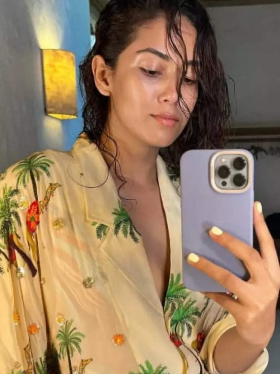 Mira Rajput's night time skincare routine for glass skin | Zoom TV