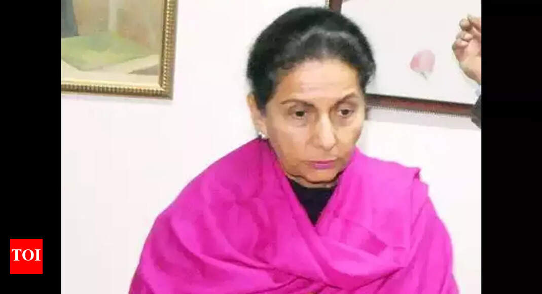 Preneet: Punjab assembly elections: Preneet Kaur's 'with family' clip ...