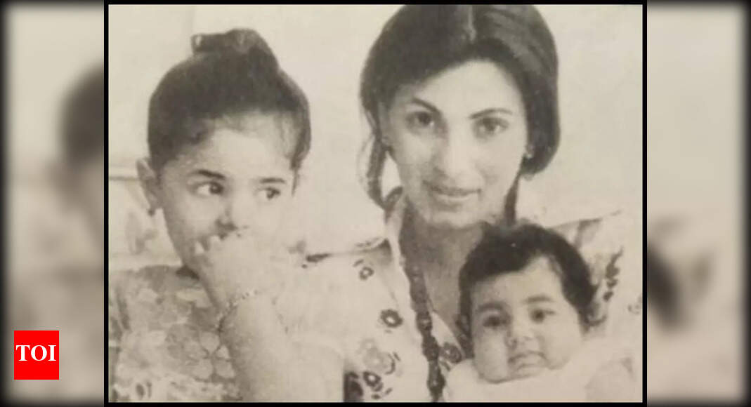 Twinkle Khanna shares an adorable throwback picture with Dimple Kapadia ...