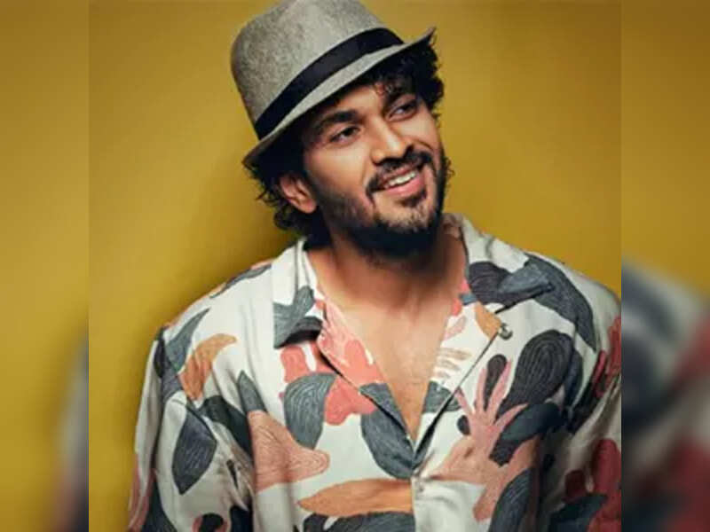 addhuri lover: First look poster of Viraat's Addhuri Lover released | Kannada Movie News - Times ...