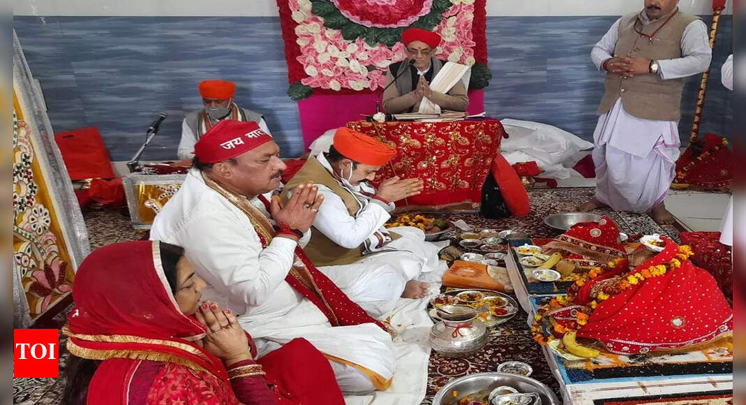 Padam Shri Dr Vishwamurti heads Shanti Path at Vaishno Devi Shrine ...