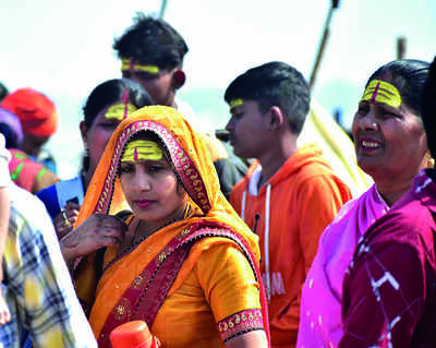 Kalpwasis Now Donate Cars, Smart Phones To Priests | Allahabad News ...