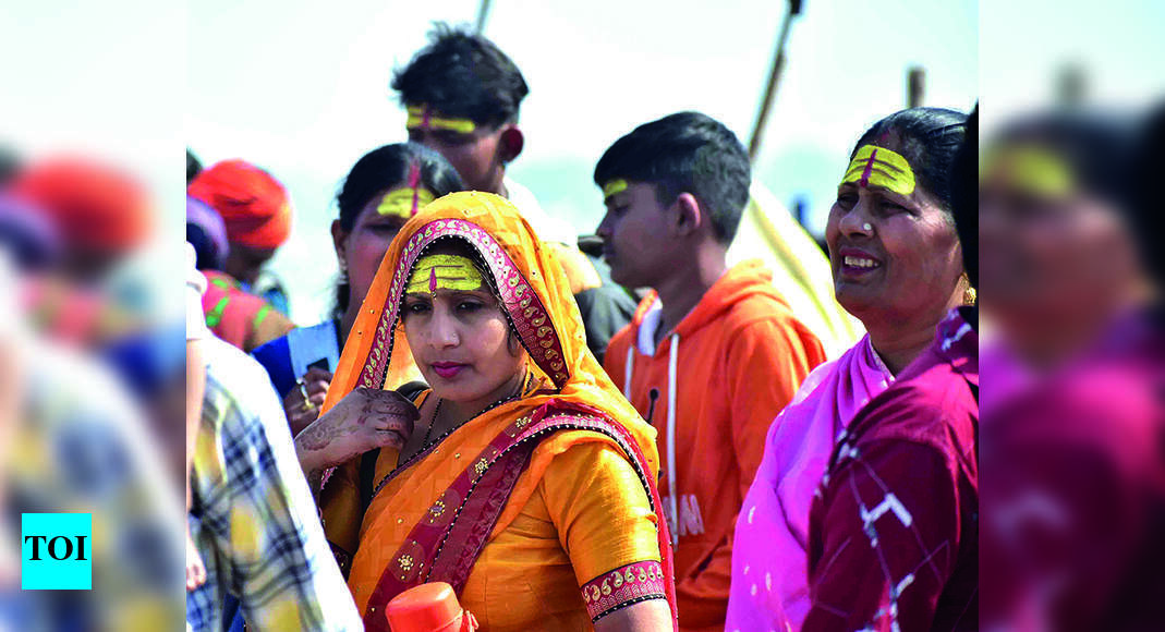 Kalpwasis Now Donate Cars, Smart Phones To Priests | Prayagraj News ...