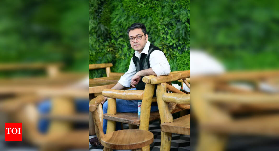 'Putul Aami': Anupam Roy celebrates love with the most unusual way with ...