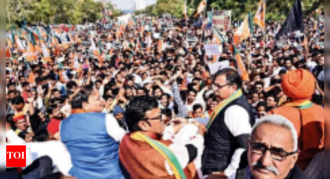 Bjp: Top Bjp Netas Detained For Protests On Way To Assembly | Jaipur ...