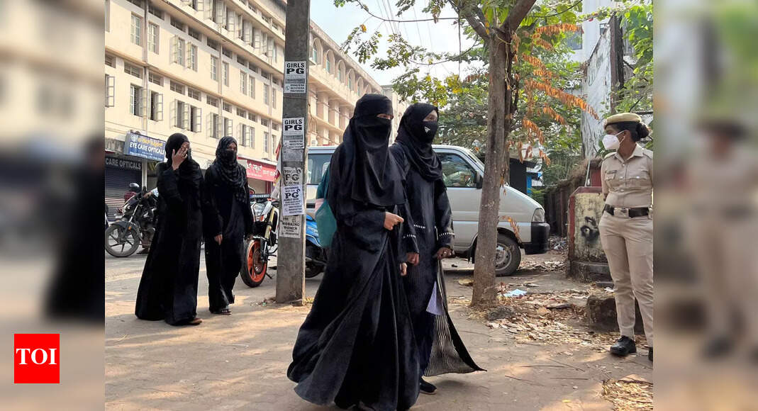 Karnataka Hijab Row: Chaos prevails in govt PU colleges as burqa-clad ...
