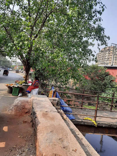 Incomplete road work at shell Colony chembur - Times of India