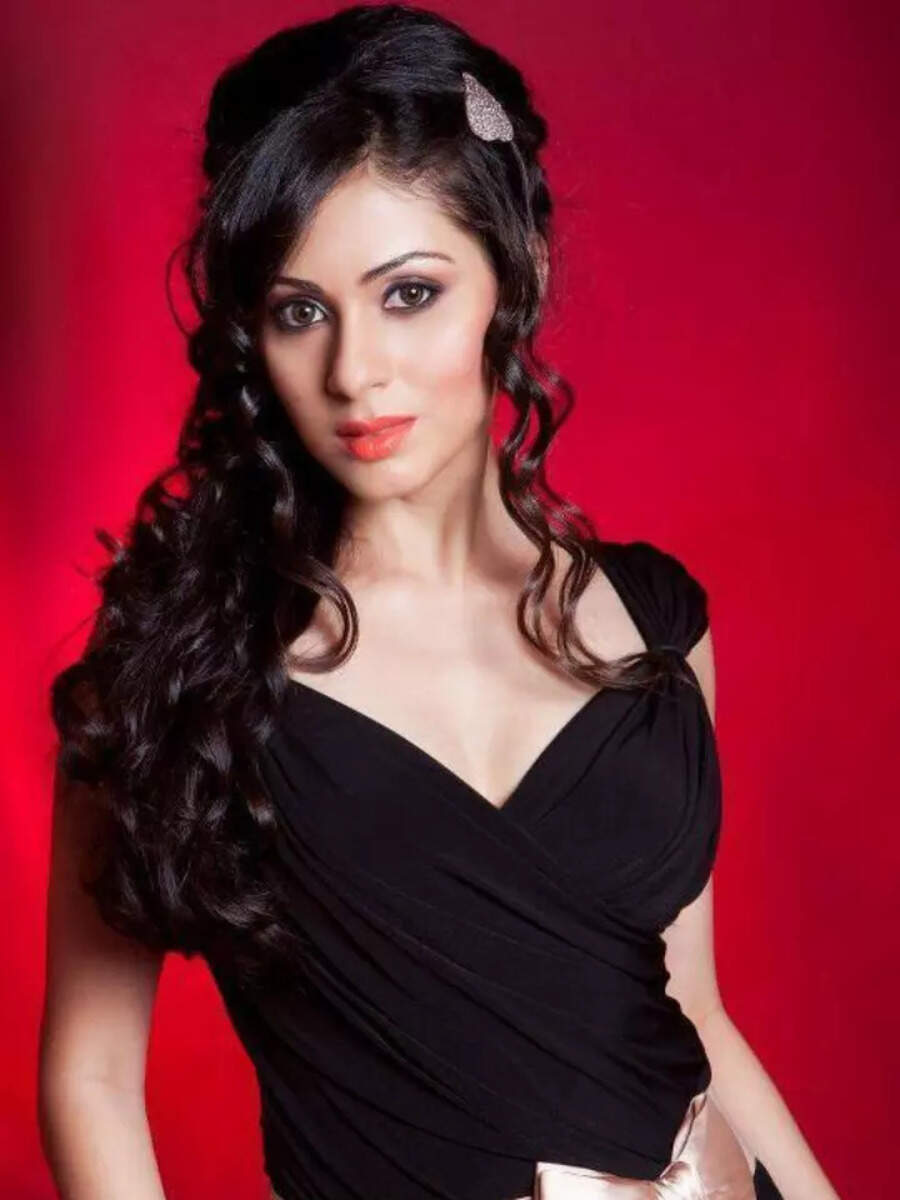 10 times Sadha left us in awe with her breathtaking looks | Times of India