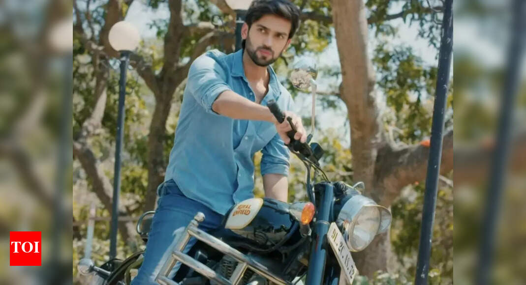 Manasvi Vashist surprises everyone with his new look as Aditya Kumar ...