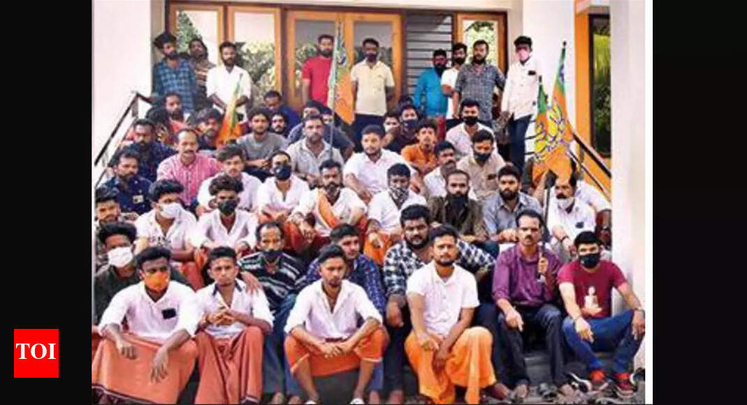 Kasaragod: Kerala: BJP workers lock up party office in Kasaragod ...