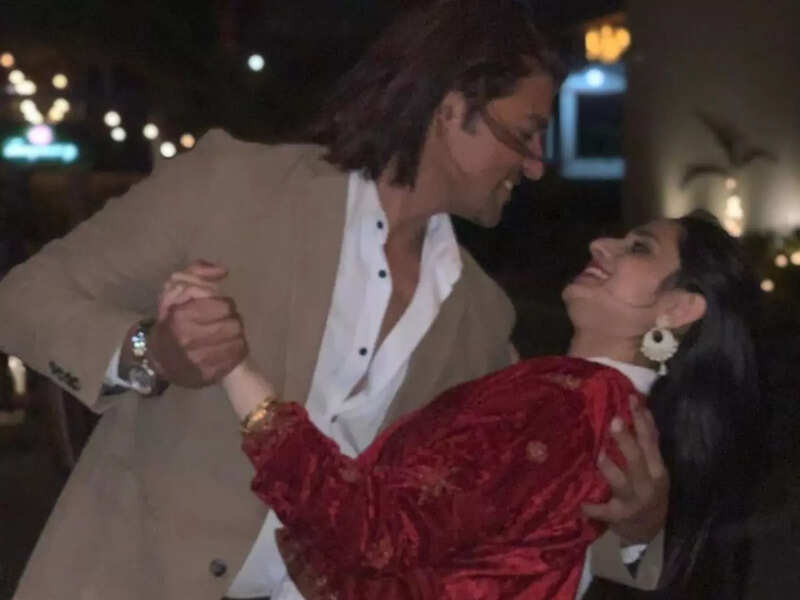 Diya Aur Baati Hum fame Anas Rashid and his wife share romantic photos ...