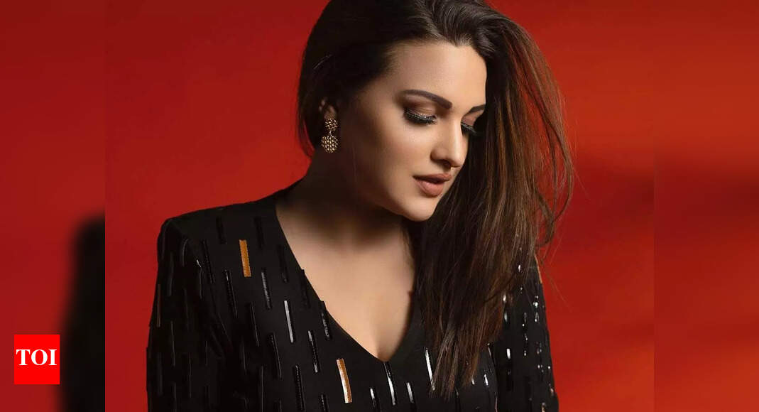 Himanshi Khurana's latest look is all things bold, black and beautiful ...