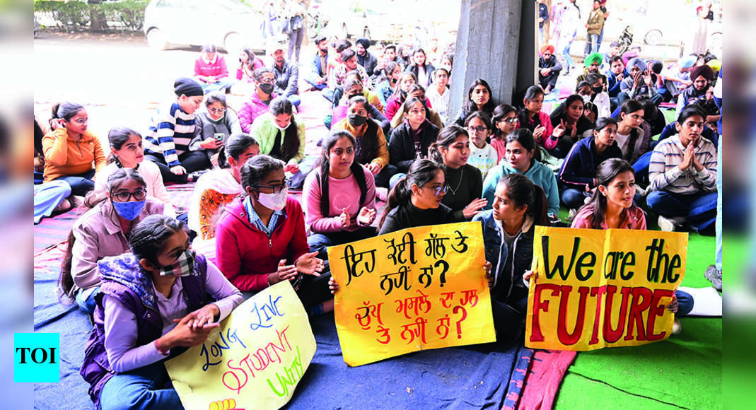 Pau: Pau Students End 10-daystir Over Online Exams | Ludhiana News ...