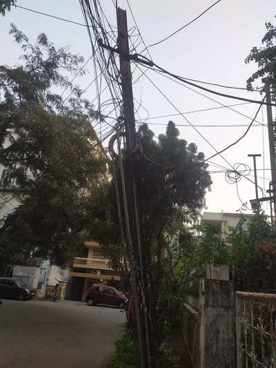 Electric Poll ready to fall - Times of India