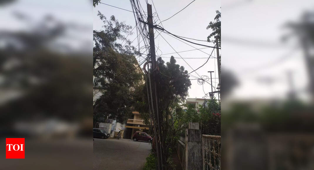 Electric Poll ready to fall - Times of India