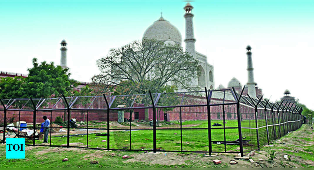 Taj: Security Fencing Around Taj’s Rear To Be Upgraded | Agra News ...
