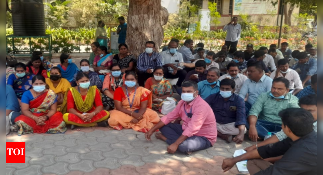 Revenue dept officials stage protest at Coimbatore collectorate ...