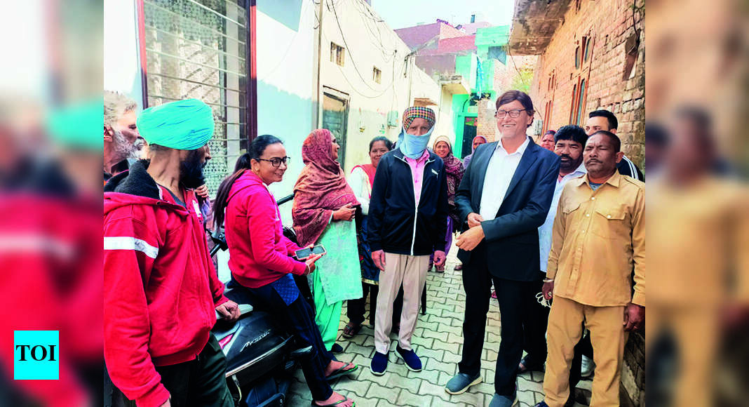 Acute Water Crisis In Dugri Village, Residents Up In Arms | Ludhiana ...