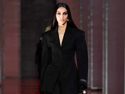 Avanti Nagrath becomes first Indian model to open Versace show at Milan ...