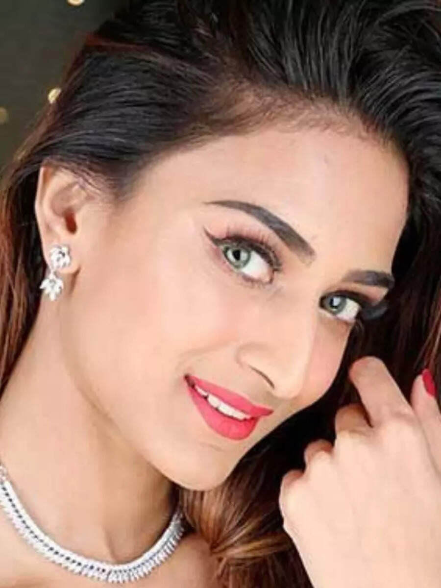 Erica Fernandes Makeup Tips: Makeup lessons to learn from Erica ...