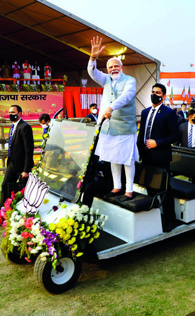 Kashi: Pm Modi Offers Prayers At Kashi Vishwanath Temple | Varanasi ...