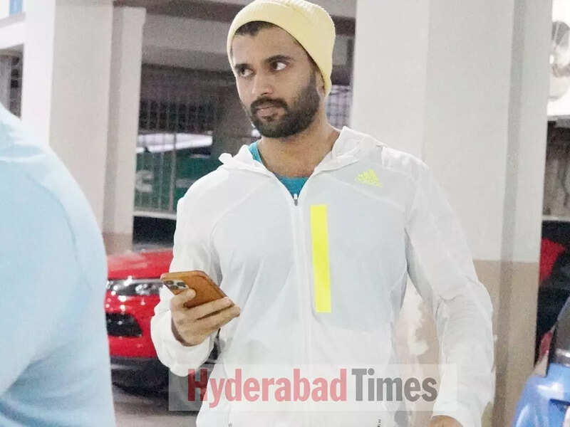 Spotted: Vijay Deverakonda sports new hairstyle after 2 years | Telugu ...