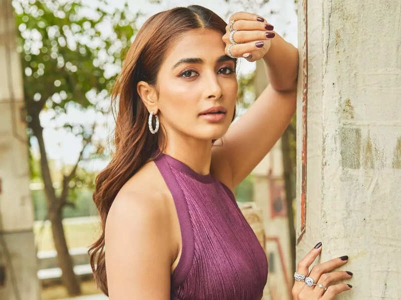 Pics: Pooja Hegde in bodycon midi dress looks jaw-dropping for the ...