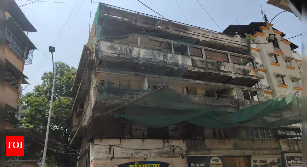 Thane: Building portion collapses, one woman injured | Thane News ...