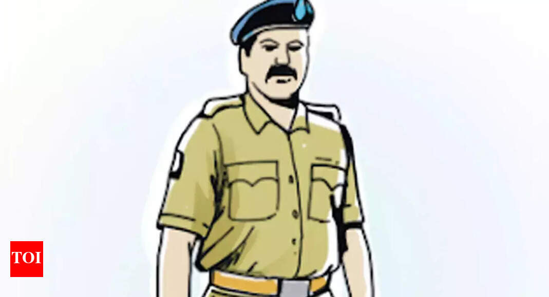 Cop suspended after bar raid in Mumbai | Mumbai News - Times of India