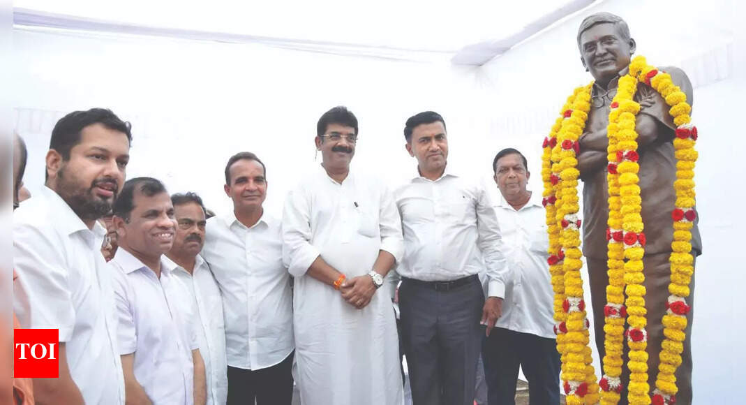 Goa pays tributes to former CM Manohar Parrikar on death anniversary ...