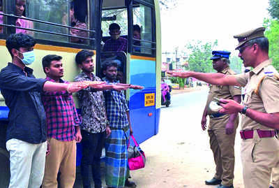 Police Make People Travelling On Bus Footboards Take Oath | Coimbatore ...