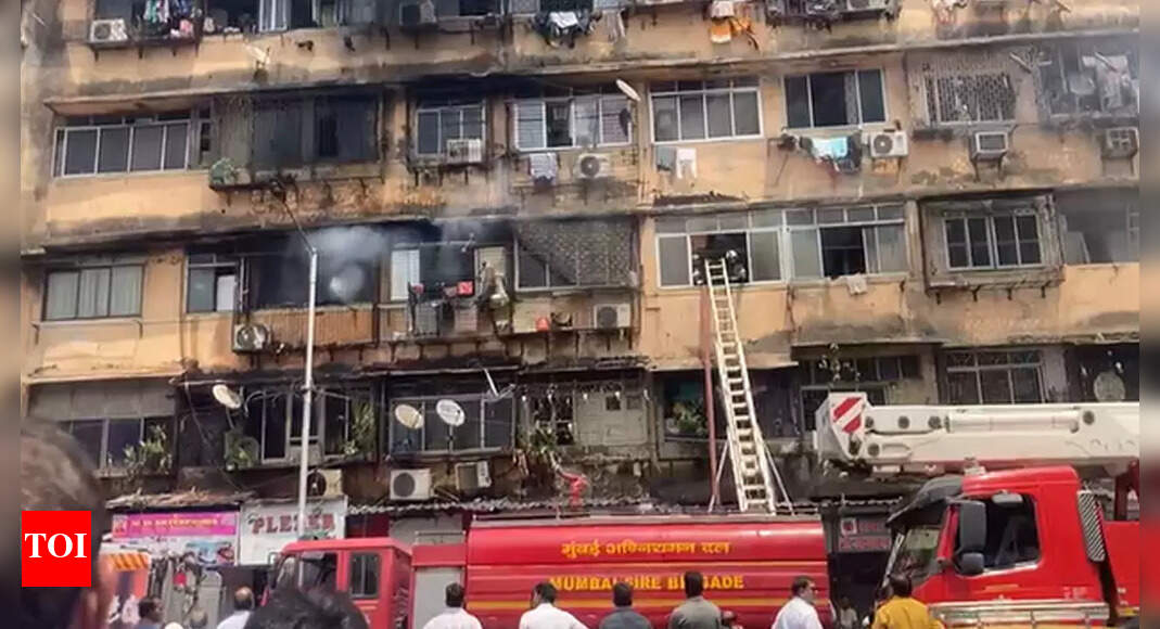 Mumbai: Fire breaks out at residential building in Byculla | Mumbai ...