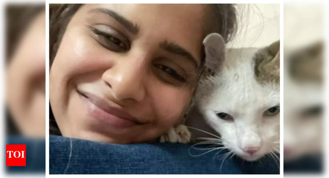 Sai Tamhankar shares an adorable picture with her furry friend 'Gheera ...