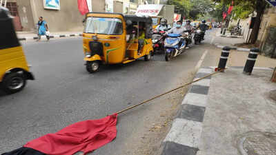 DMK flagpole falls on road in Chennai's Kilpauk | Chennai News - Times ...
