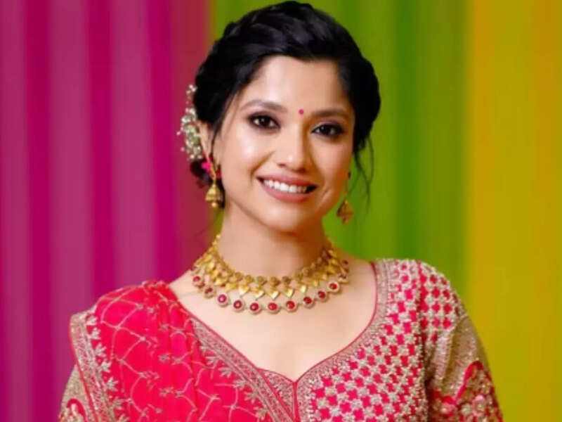 Kinjal Rajpriya looks regal in a red lehenga attire | Gujarati Movie ...