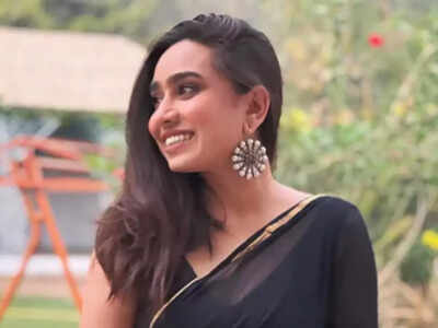 PHOTO! Ishani Dave looks stunning in her simple yet elegant black ...