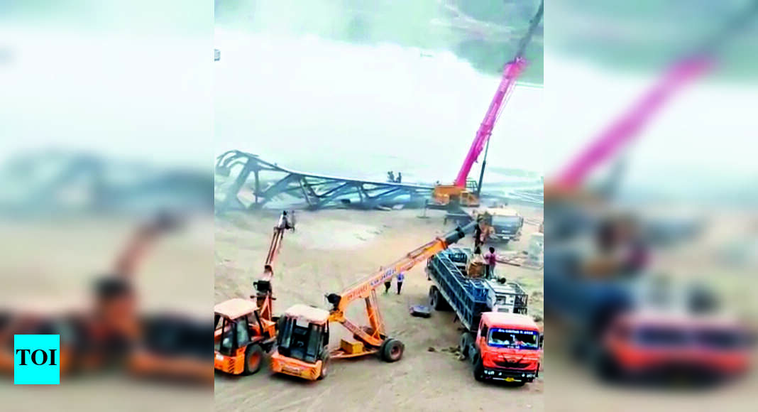 Vmc: Two Workers Hurt As Bridge Span Collapses | Vadodara News - Times ...