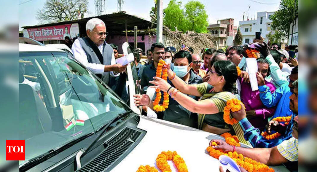 Fatuha: Cm Meets Old Associates In Fatuha, Punpun, Dhanarua | Patna ...