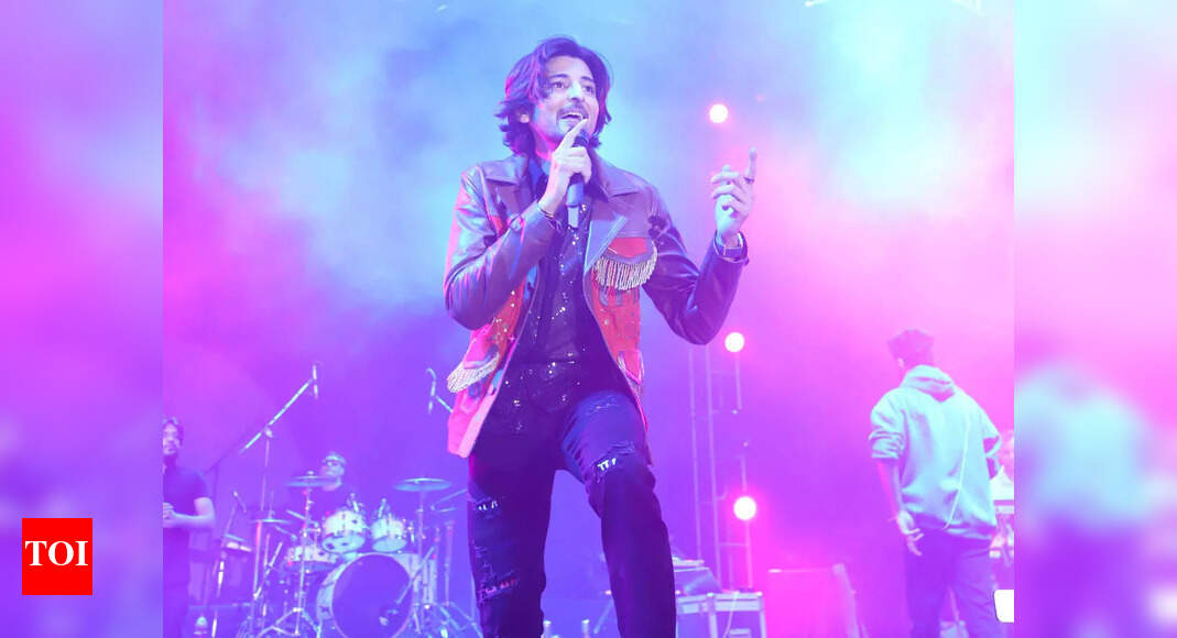 Singer Darshan Rawal charms with his soulful voice | Events Movie News ...