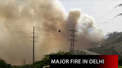 Ghazipur Landfill Fire: Massive fire breaks out at Ghazipur dumping ...